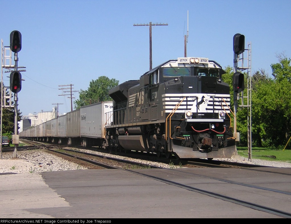 NS 2701 takes a Road Railer Train East.